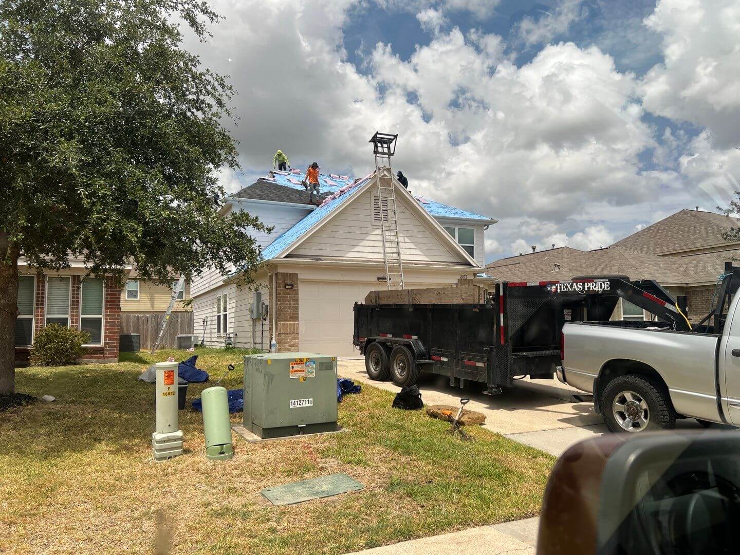 hhh roofing crew – HHH Roofing & Construction